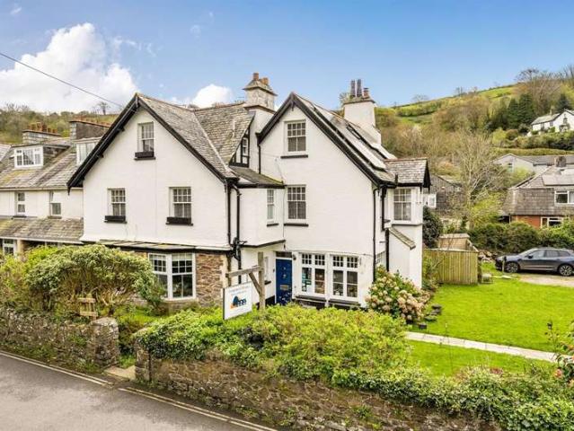 9 Bedroom End Of Terrace House