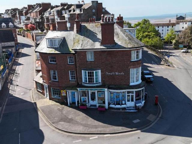 9 bedroom end of terrace house for sale