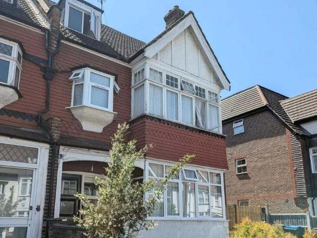 9 bedroom end of terrace house for sale