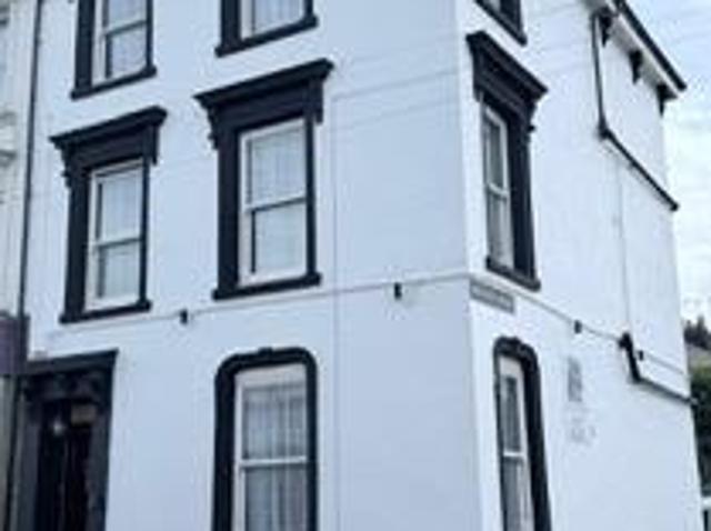 9 bedroom end of terrace house for sale