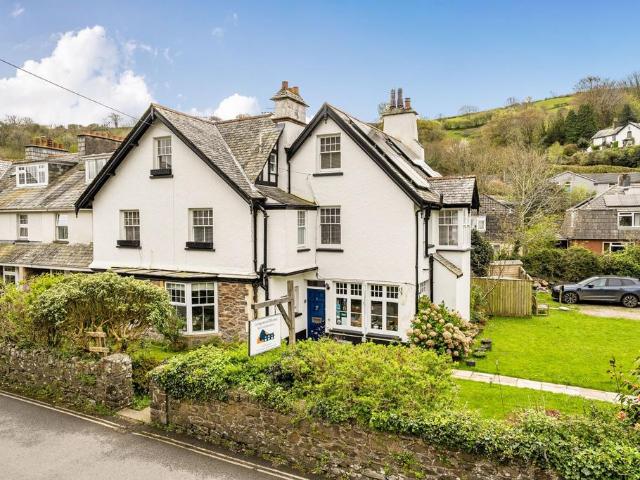 9 bedroom end of terrace house for sale