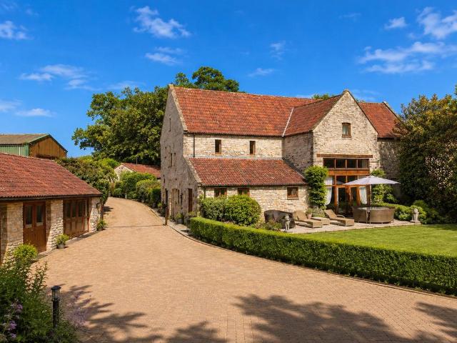9 bedroom equestrian facility for sale