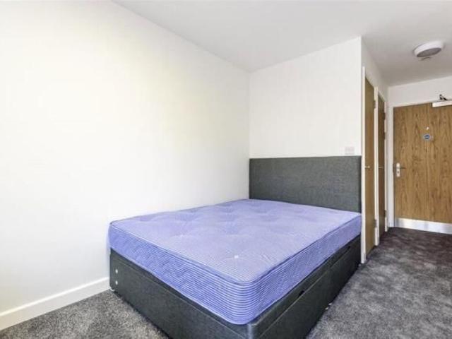 9 bedroom flat to rent