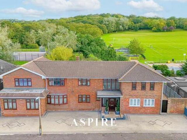 9 Bedroom House Basildon Essex LS99029307
