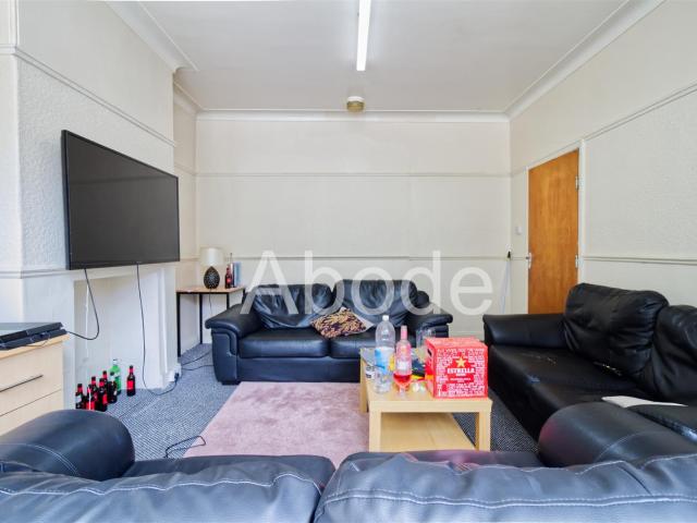 9 Bedroom House for rent at St Michael Villas, Headingley, Leeds