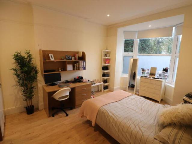 9 bedroom house for rent in Victoria Road South, PO5