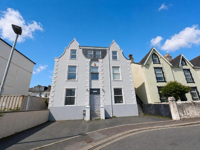 9 bedroom house for sale