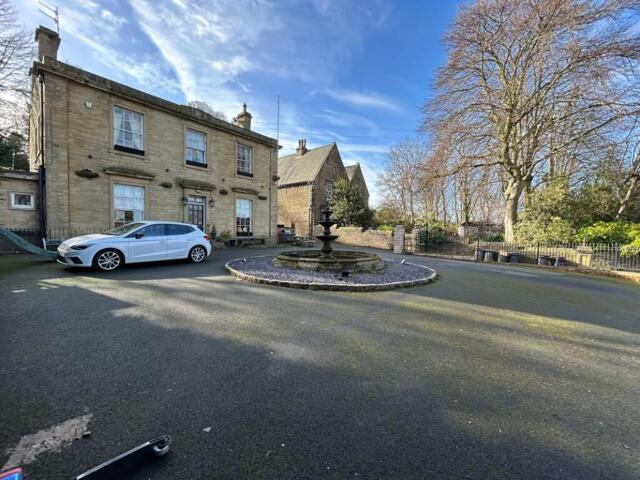 9 Bedroom House Huddersfield Kirklees LS101797095