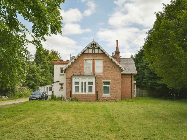 9 bedroom house of multiple occupation for sale
