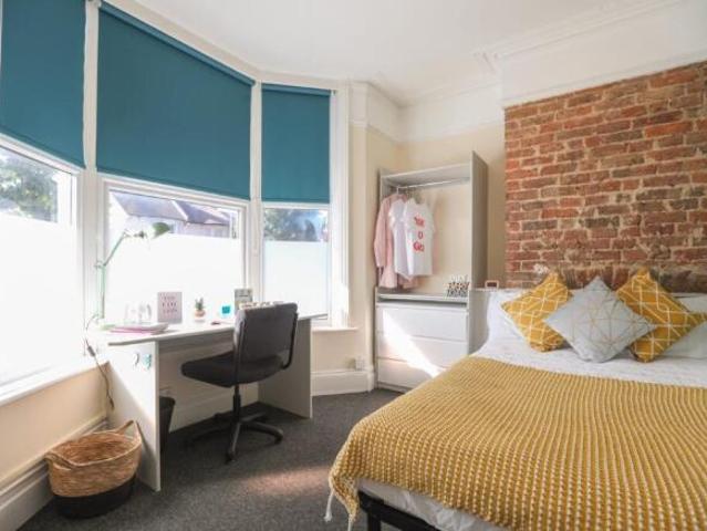 9 bedroom house share for rent in Elm Grove, BN2