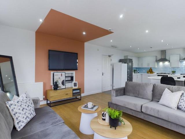 9 bedroom house to rent