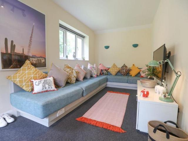 9 bedroom house to rent