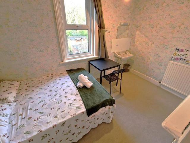 9 bedroom house to rent