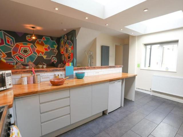 9 bedroom house to rent