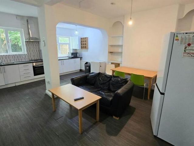 9 bedroom house to rent