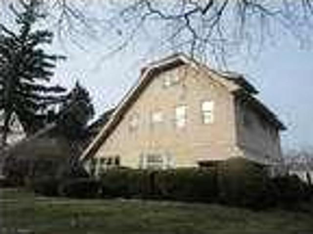 9 bedroom in Lakewood OH 44107