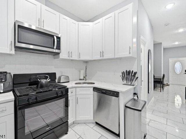 9 bedroom, Jersey City NJ 07305 105174093