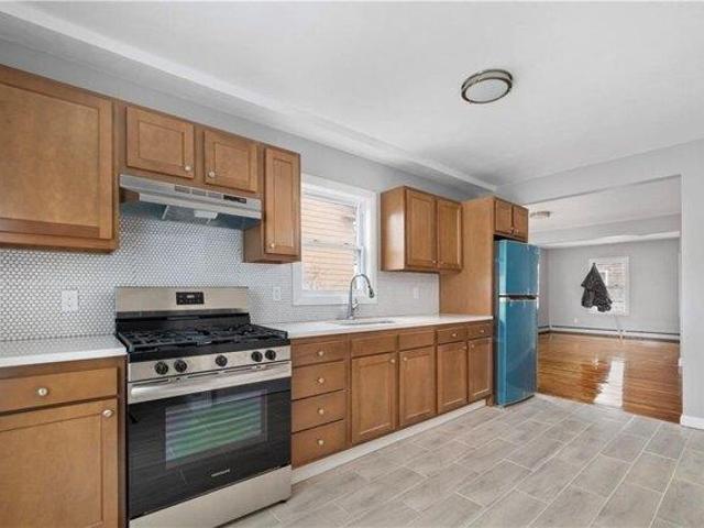 9 bedroom, Lincoln RI 02838 LS102061216