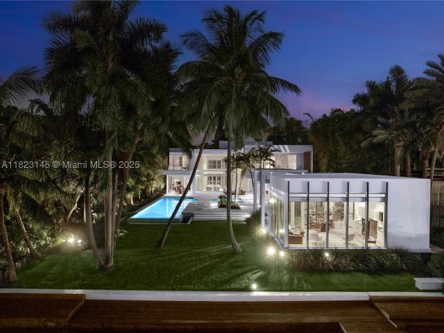 9 bedroom luxury Villa for sale in Miami Beach, Florida