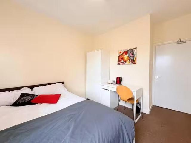9 bedroom maisonette for rent in Greenbank Road, Mossley Hill.