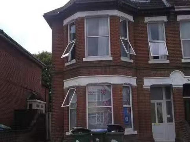9 bedroom Mid Terrace House to rent, Westridge Road, Southampt.