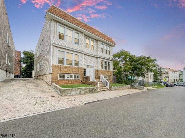9 bedroom, Newark NJ 07112 105143123