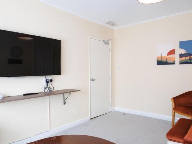 9 bedroom semi detached house to rent