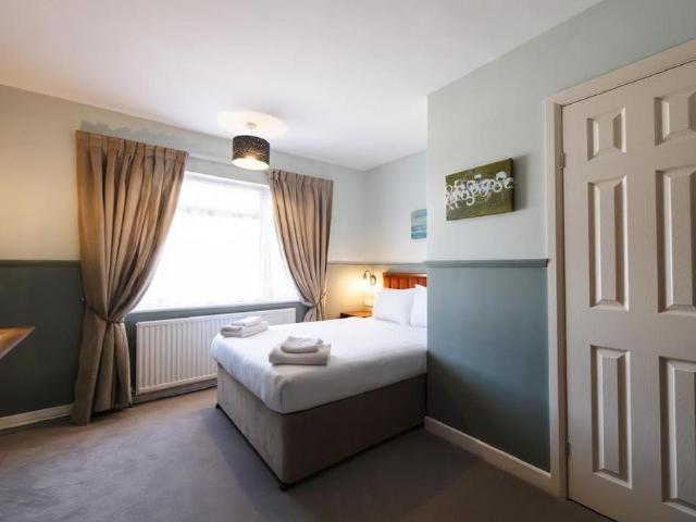 9 bedroom semi detached house to rent