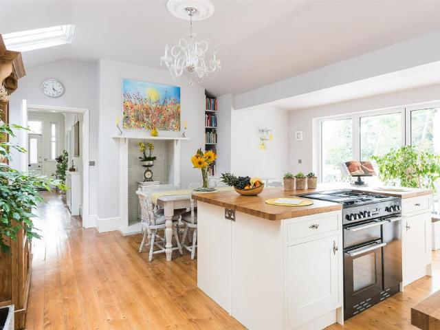 9 bedroom semi detached house for sale