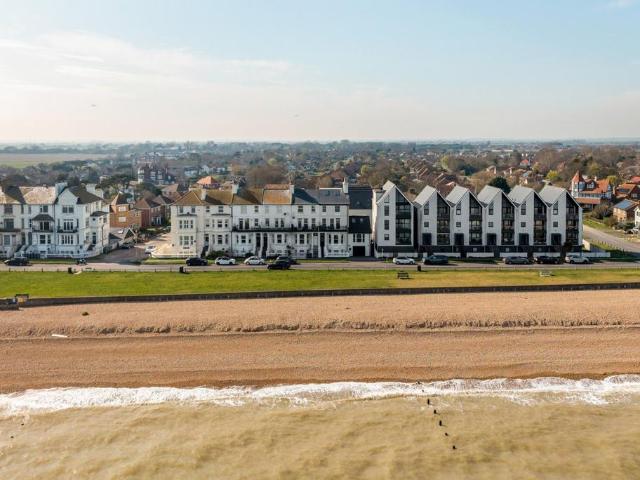 9 bedroom semi detached house for sale