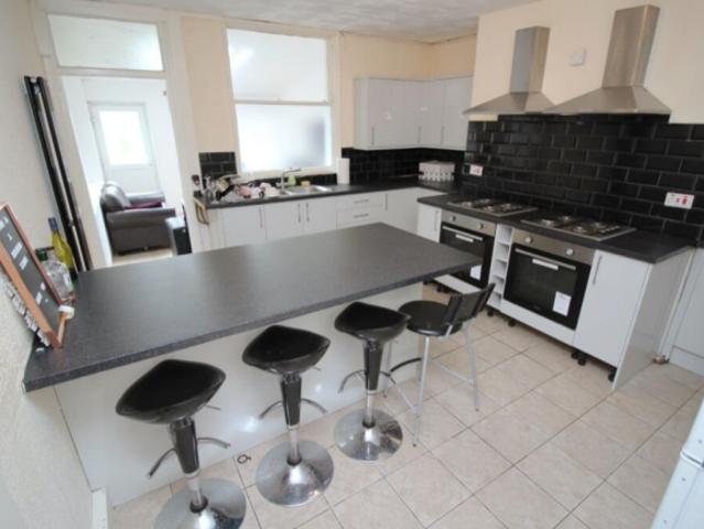 8 bedroom semi detached house for rent in Kensington Terrace, Leeds, West Yorkshire, LS6
