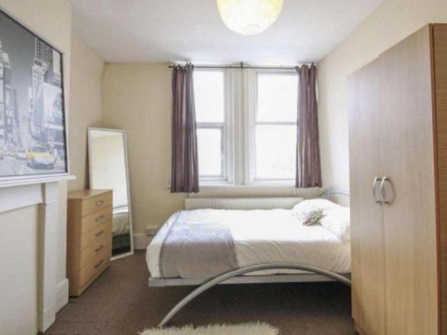 9 Bedroom Shared Living/roommate London London 90559664