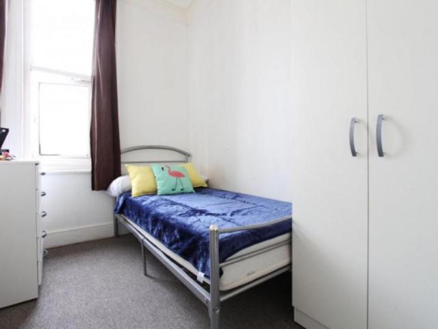9 Bedroom Shared Living/roommate London London 90559666