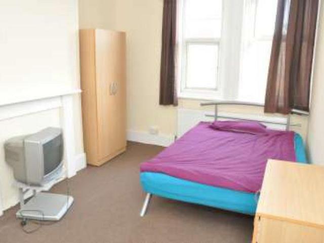 9 Bedroom Shared Living/roommate London London 90559255