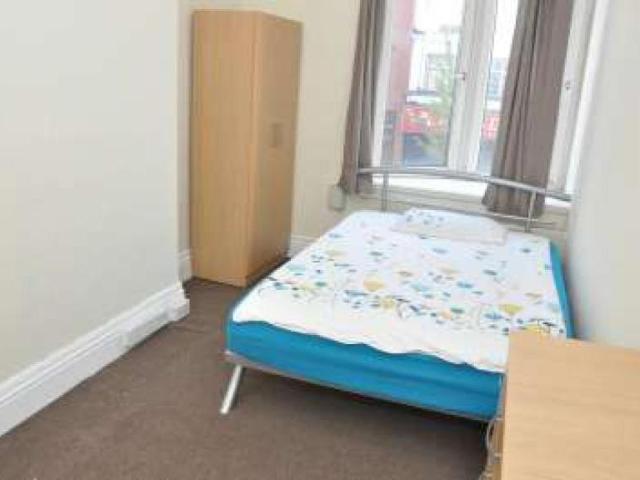 9 Bedroom Shared Living/roommate London London 90559320