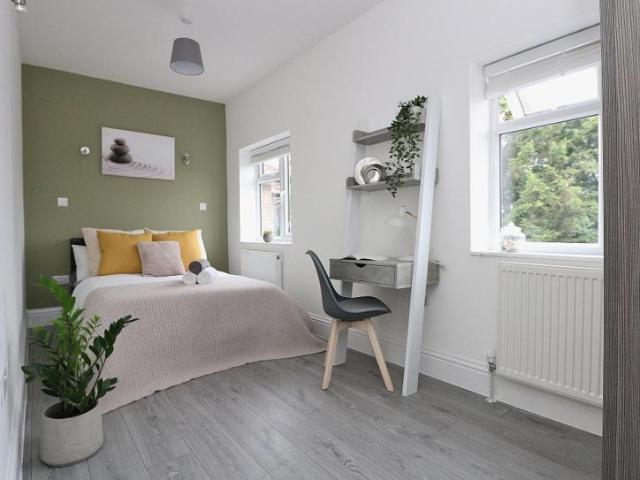 9 Bedroom Shared Living/roommate London London 90562556