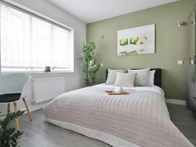 9 Bedroom Shared Living/roommate London London 90562570