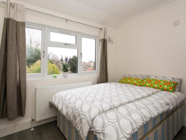9 Bedroom Shared Living/roommate London London 90562367
