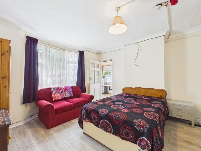 9 bedroom sharedAccommodation in Albert Street, Slough