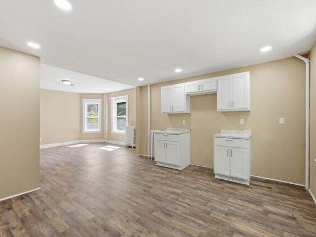 9 bedroom, Springfield MA 01108 105041331