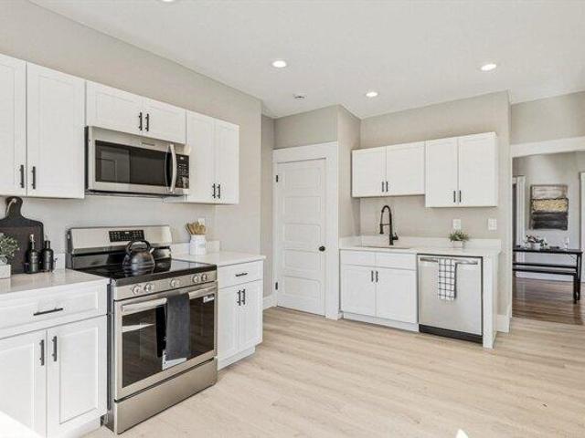 9 bedroom, Springfield MA 01109 LS102761948