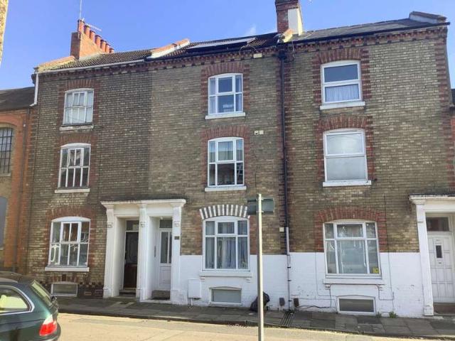 9 Bedroom Studio Flat