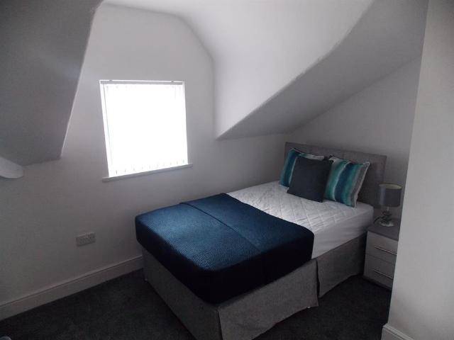 9 bedroom private hall to rent