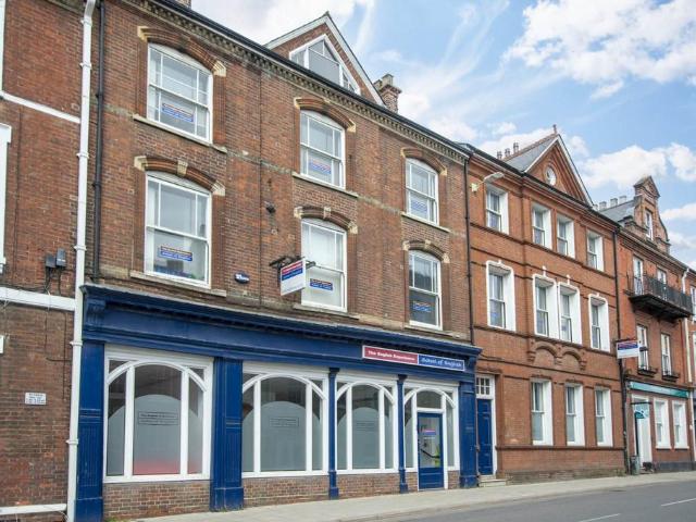 9 bedroom property with land for sale