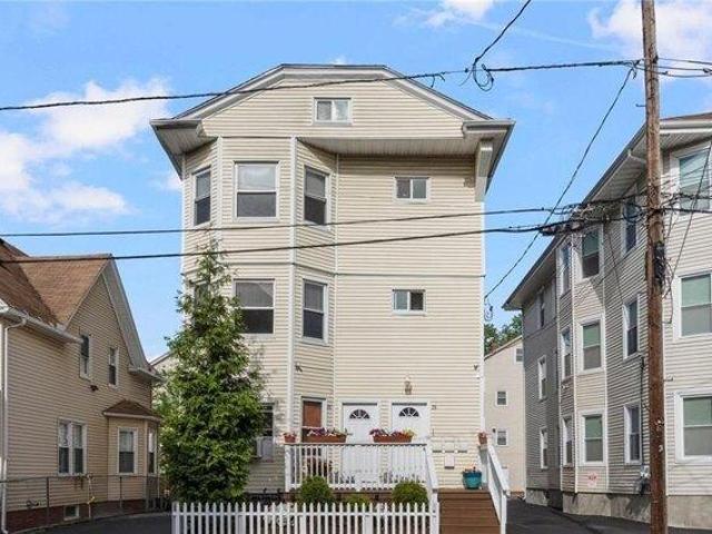 9 bedroom, Providence RI 02908 104189712