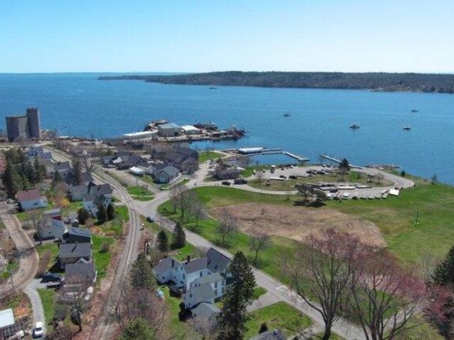 9 bedroom, Rockland ME 04841 104691550