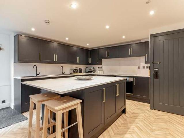 9 Bedroom Terraced House