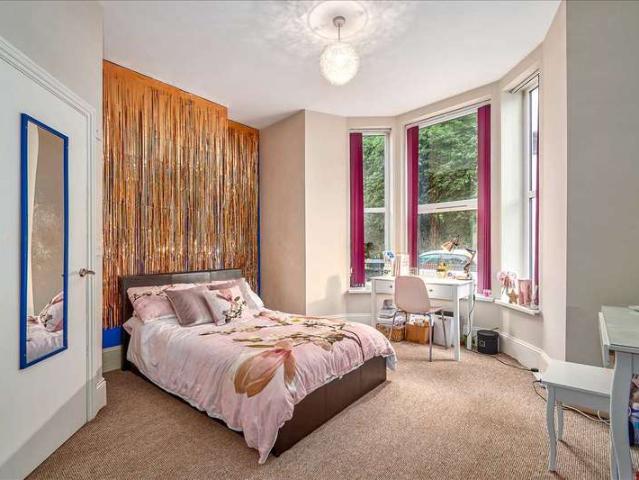 9 Bedroom Terraced House
