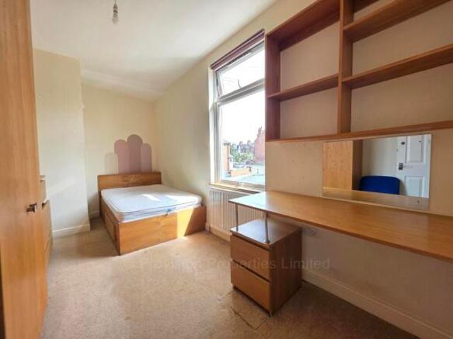 9 bedroom terraced house for rent in Headingley Avenue, Leeds, LS6