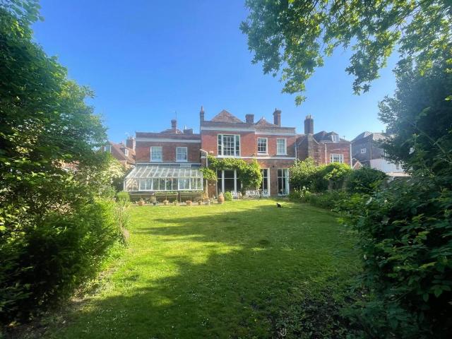 9 bedroom terraced house for sale